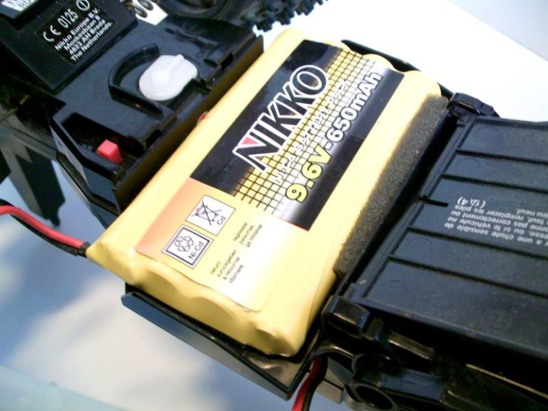 Remplacer une batterie Nikko HS – NikkoMania